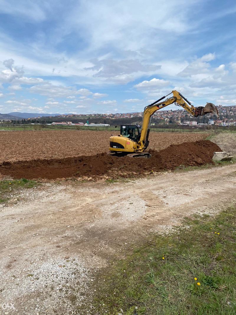 Humus-Plodna zemlja za baštu,plastenik, travnjak, uredjenje - Zemlja i ...