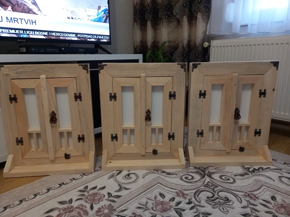 UKRASNI DRVENI STARINSKI BOSANSKI PROZOR - Ostale dekoracije - OLX.ba