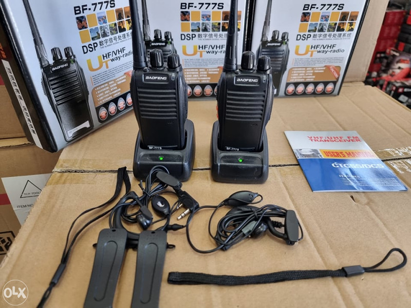 MOTOROLE TOKI VOKI LOV DVA KOMADA SA SLUSALICAMA PROFI - Radio amaterski uređaji i oprema - OLX.ba