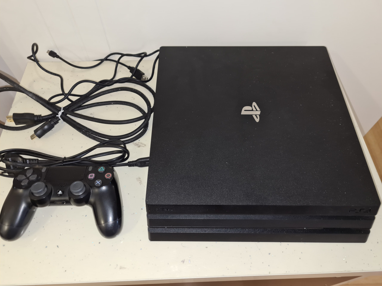 PlayStation 4 PRO (PS4) Sony - Konzole - OLX.ba