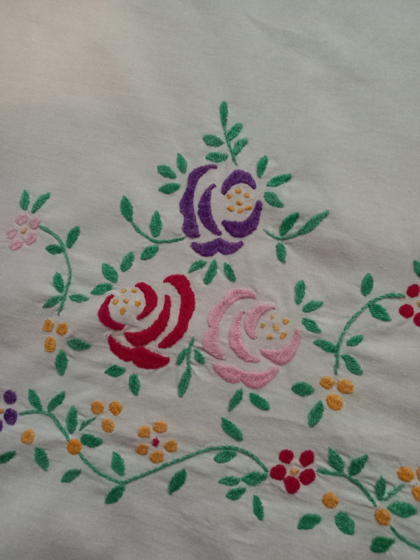 Vezeni stolnjak stari vez - Dekorativni stolnjaci - OLX.ba