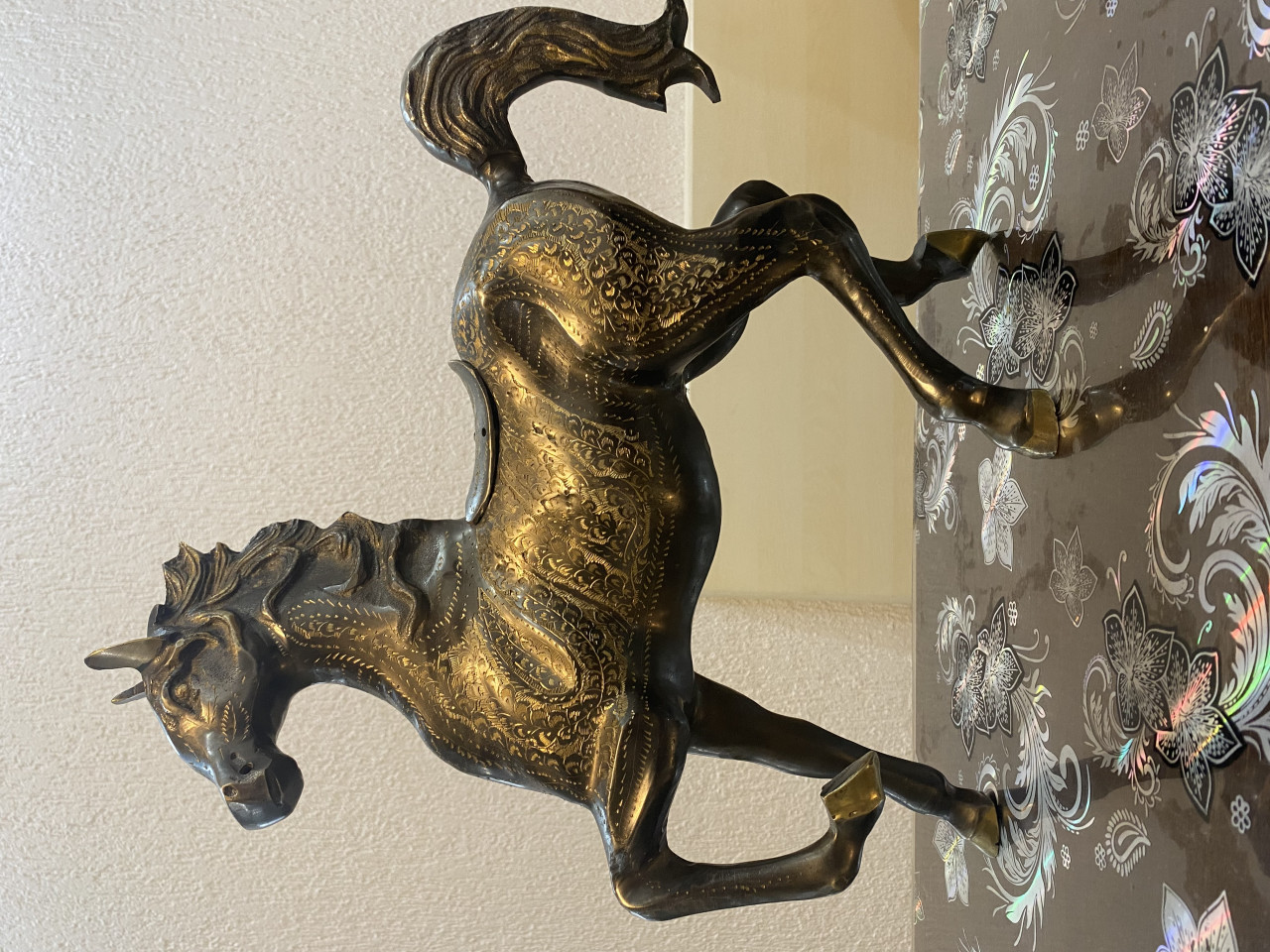 Ukras konj od mesinga - Keramika porculan i staklo - OLX.ba