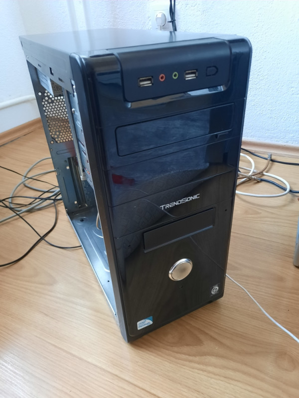 RACUNAR KOMPJUTER - Desktop Računari - OLX.ba