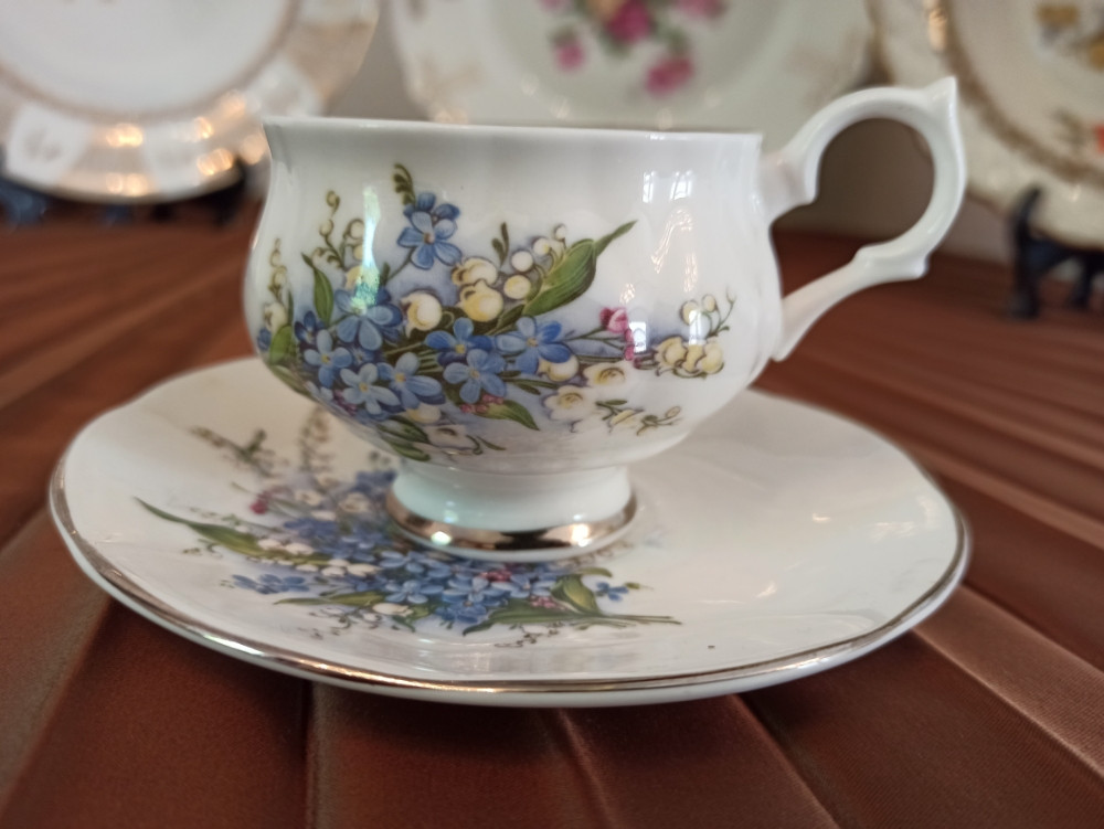 porculanska šoljica Springfield Bone China England - Keramika porculan ...