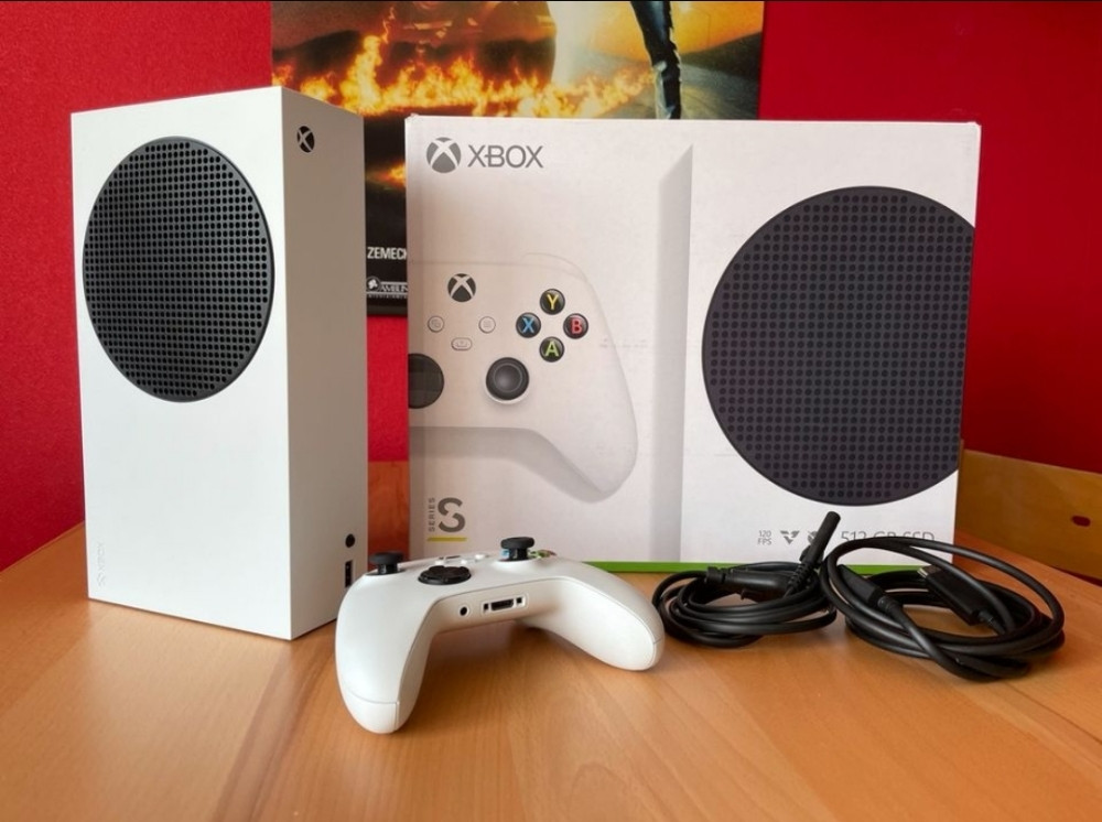 XBOX SERIES S 4K + 6 / 14 GAME PASS ULTIMATE one x - Konzole - OLX.ba