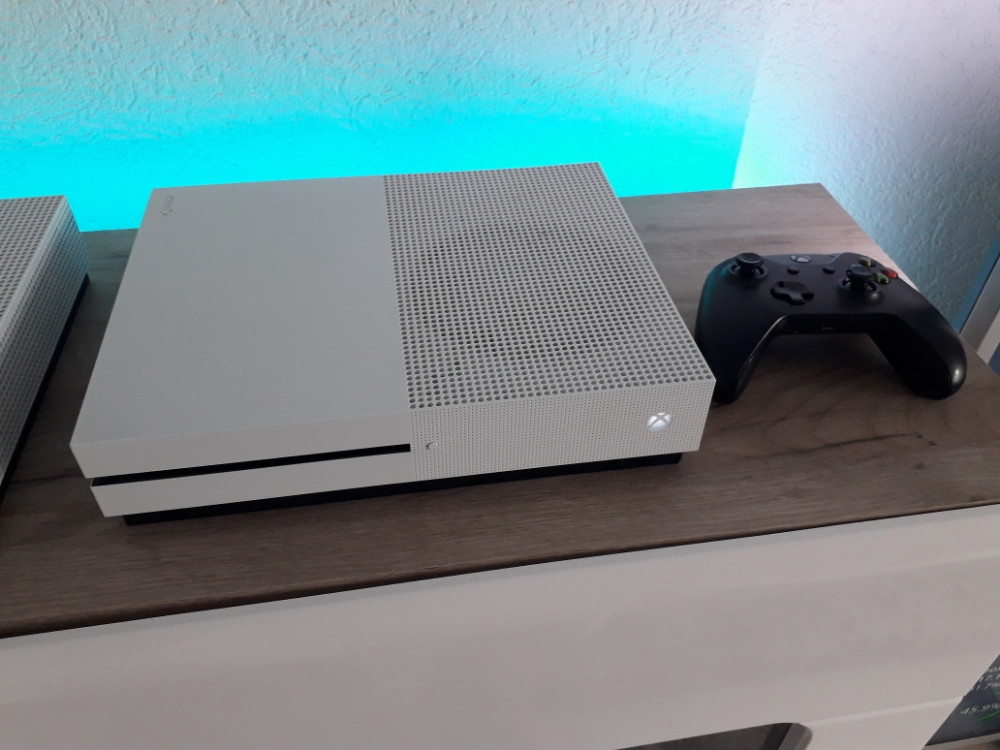XBOX ONE S 4K HDR 30igrica+ 3mjeseca Game Pass 500igri - Konzole - OLX.ba