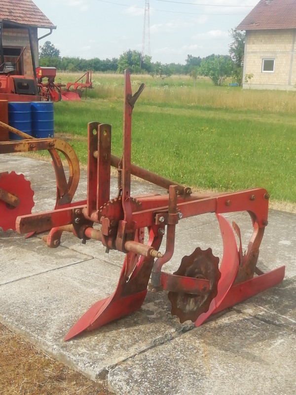 Plug imt 755 niski 12 coli - Plugovi - OLX.ba