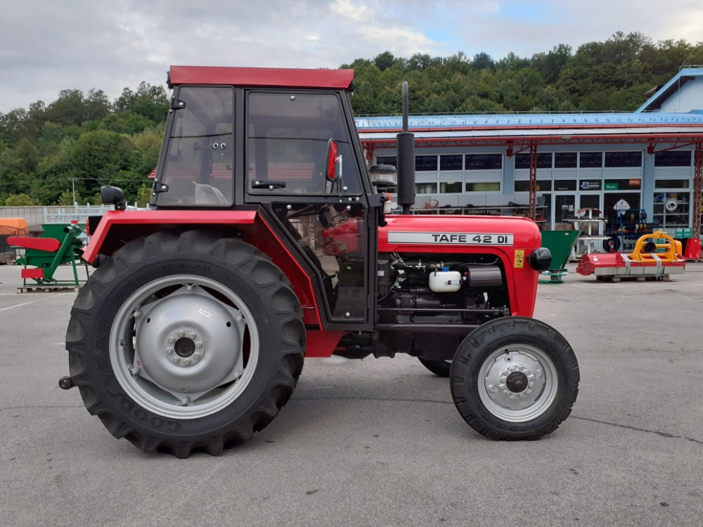 Traktor TAFE 42 DI sa kabinom - Traktori - OLX.ba