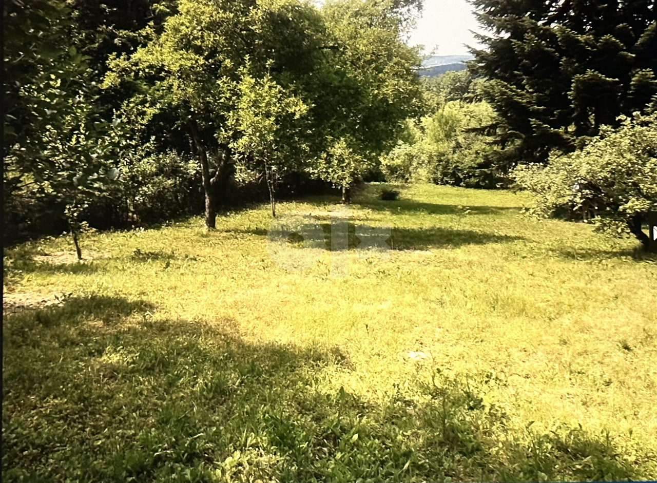 Zemljiste sa malim objektom 1 Dulum - Vikendice - OLX.ba