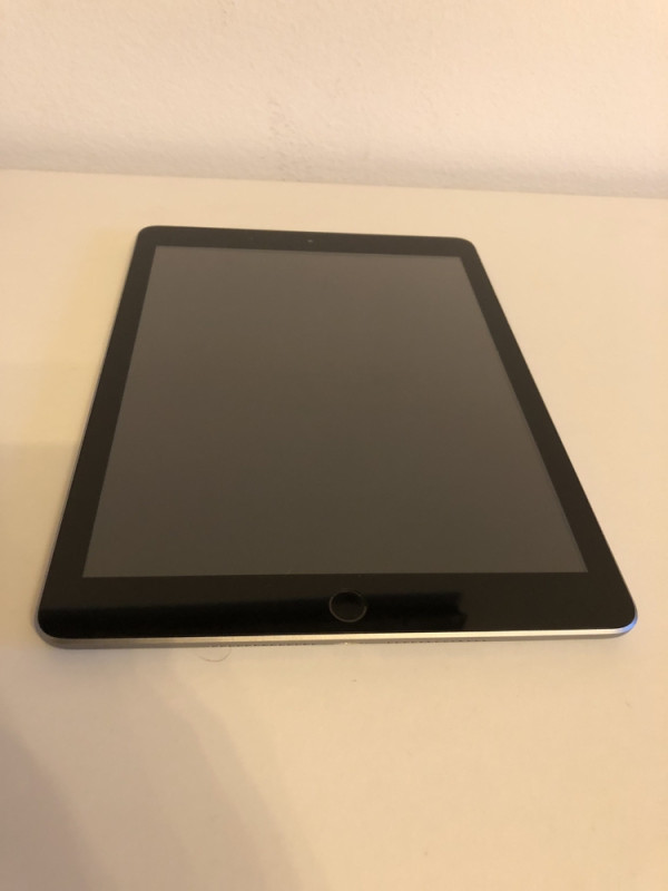 iPad 6th generation 32GB A1893 - Tablet PCs - OLX.ba