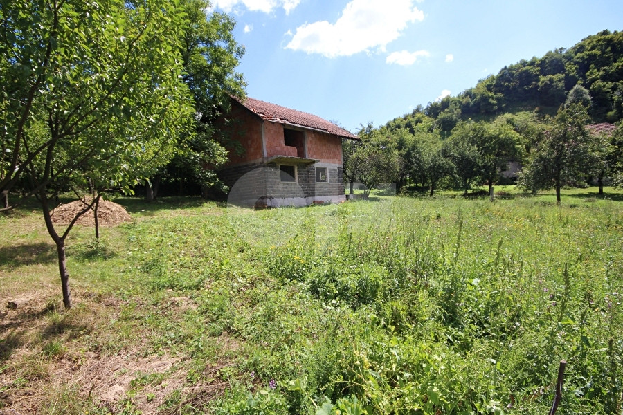 Dvije kuće i veliko imanje, Zenica P=18120m2 - Kuće - OLX.ba