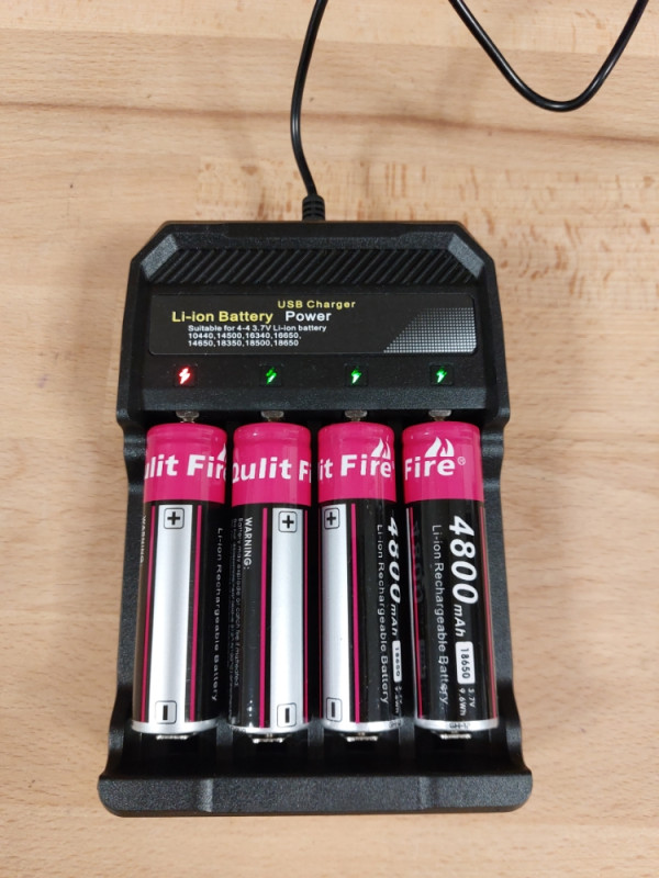 Punjac za li ion baterije 4 bat punjac baterie brzi 1865 - Baterije i ...