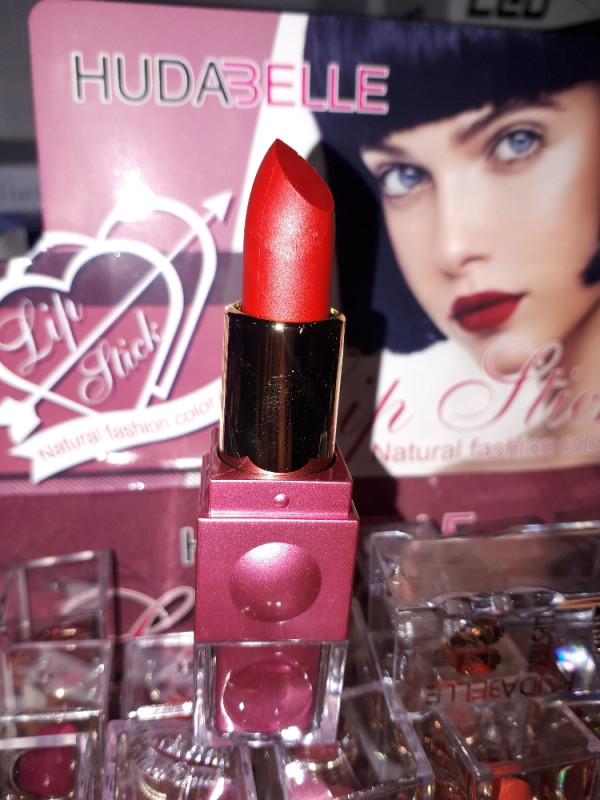 Karmin ruz karmini ruzevi crveni rozi sexy sminka za usta usne - Ruževi/Karmini - OLX.ba