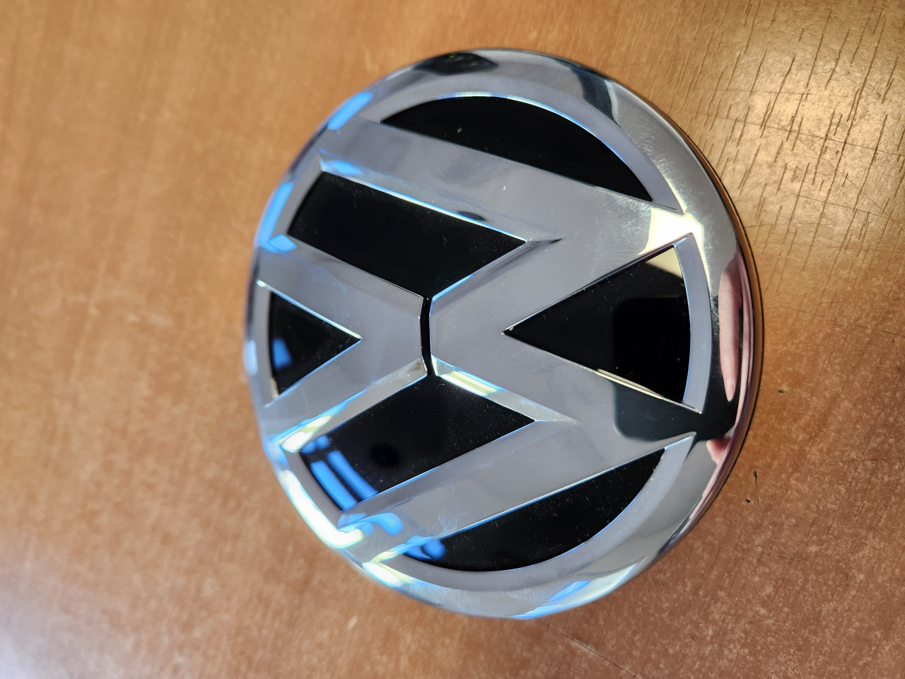 Zadnji znak VW Passat CC 3AE853630A NOV original Pasat - Znakovi za ...