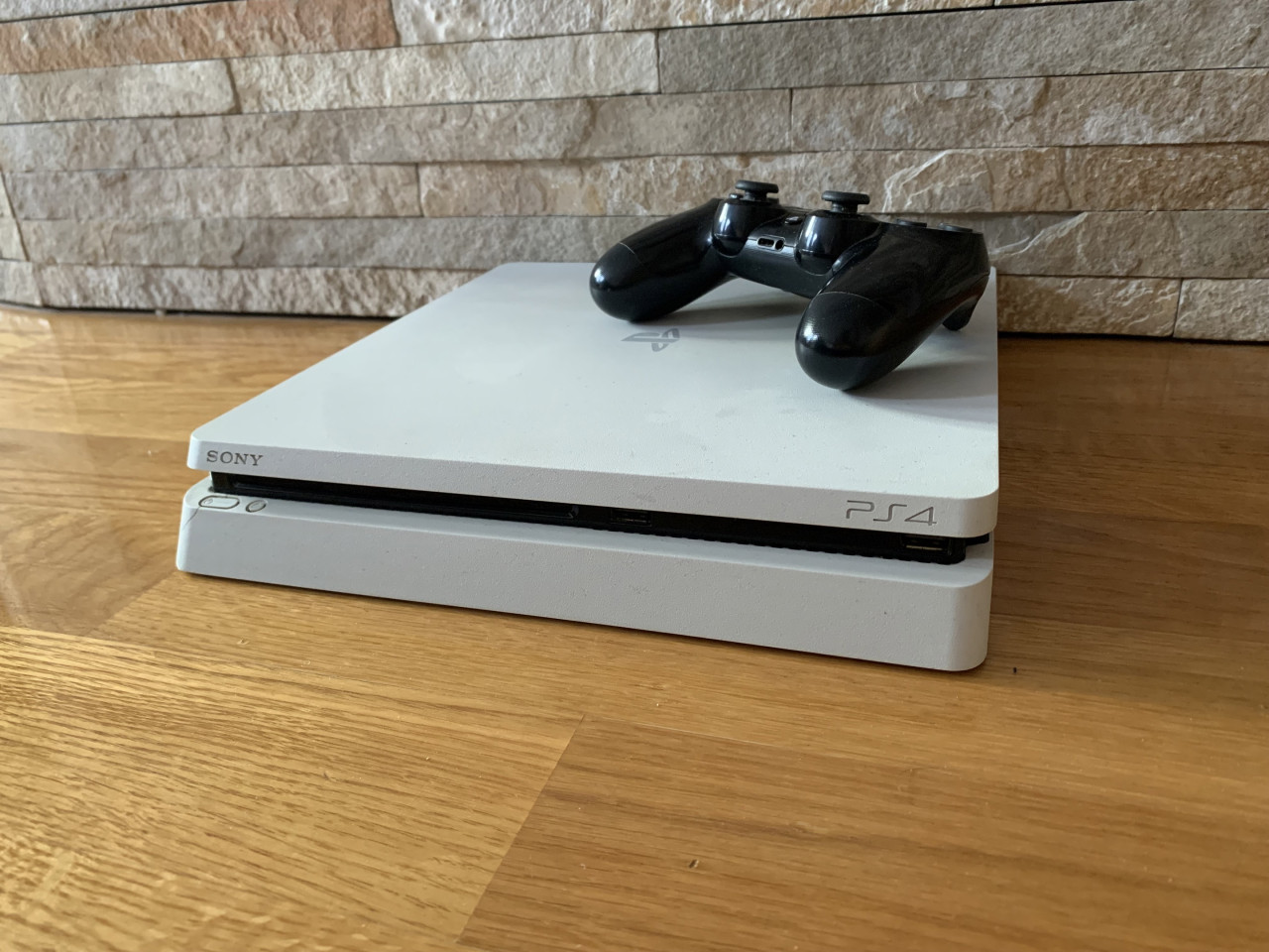 PlayStation 4 Slim WHITE +Džojstik +35 Igrica PS4 *EXTRA STANJE ...