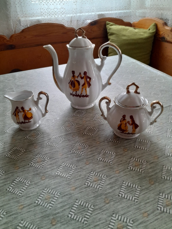 Porculanski set,Zaječar Yugoslavia - Antik keramika i staklo - OLX.ba