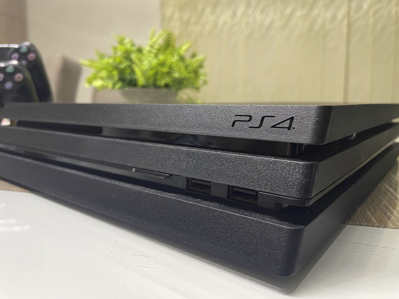 Playstation 4 Pro 1TB 4K (PS4) - Konzole - OLX.ba