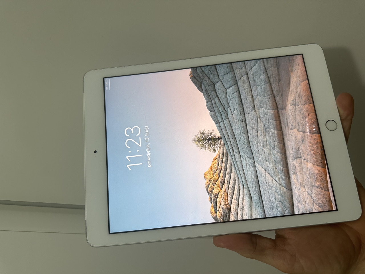 IPAD 5 32GB 159KM STANJE 10/10 ZDRAVLJE 97% - Tablet PCs - OLX.ba