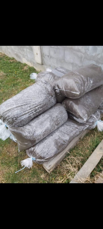 Humus, lumbri humus, zemlja za plastenike - Zemlja za cvijeće - OLX.ba