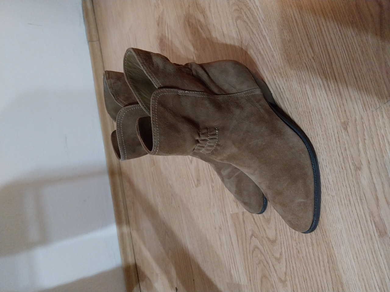 Zenske kozne gleznjace Gino Rossi - Cipele i Gležnjače za žene - OLX.ba