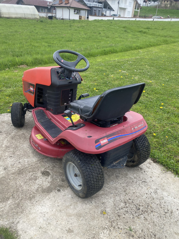 Traktor kosilica Toro 12/32 XL - Kosilice i Trimeri za vrt - OLX.ba
