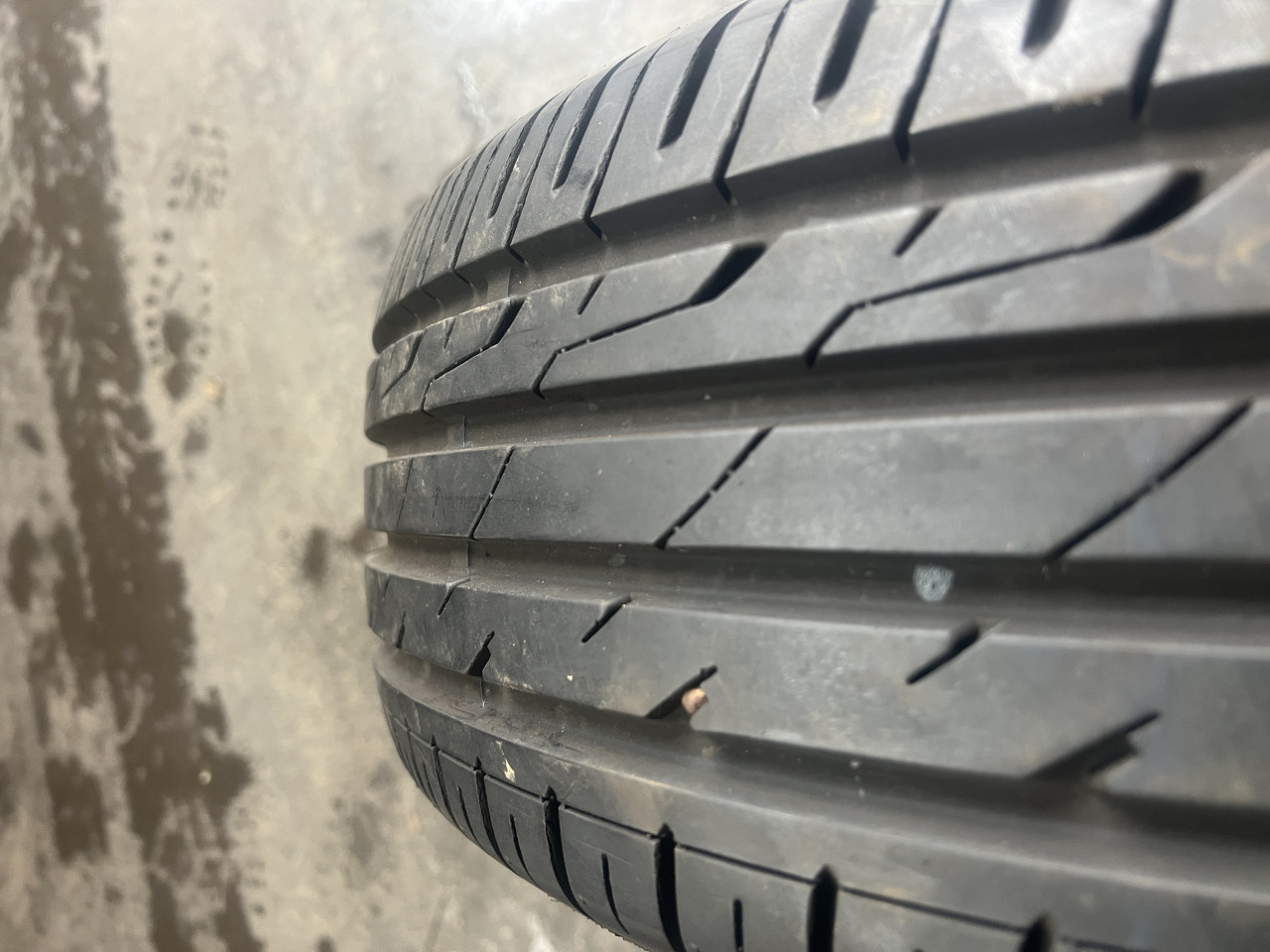 Gume 215 60 R16 NOVE - Gume za automobile - OLX.ba