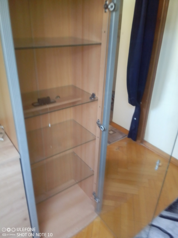 Staklena vitrina - Komode/Vitrine - OLX.ba