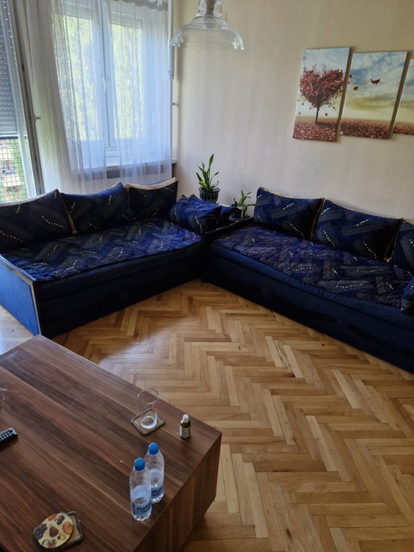Poklanjam dva trosjeda - Poklanjam (darujem) - OLX.ba