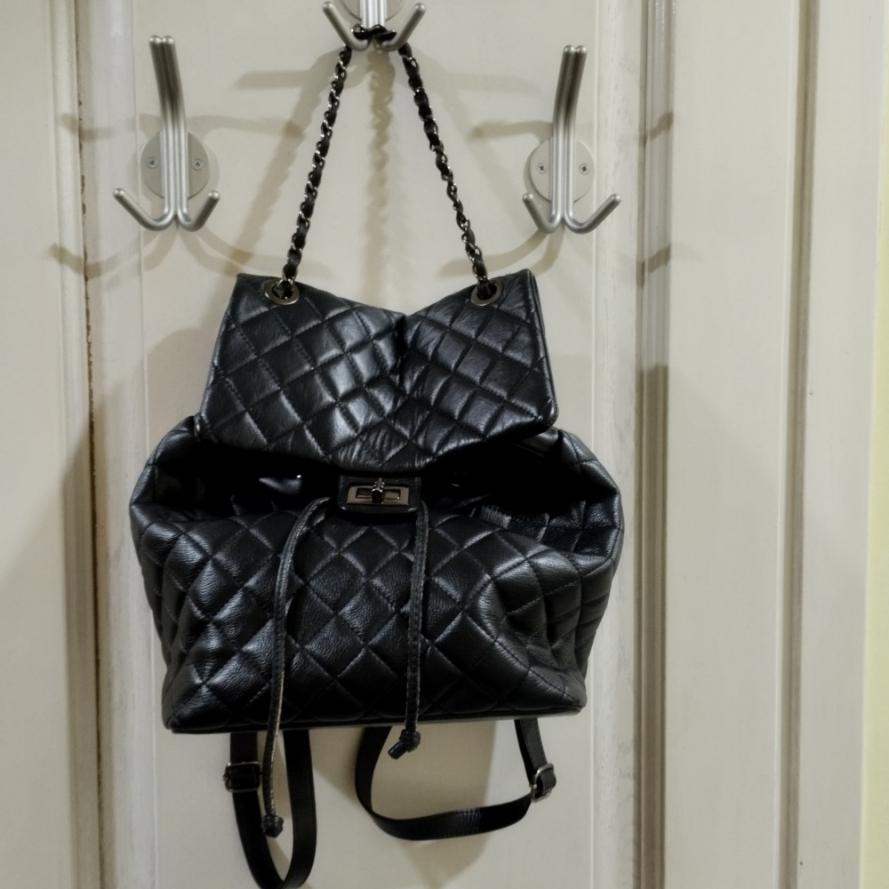 LOREDI crni kožni ruksak štepanog uzorka - Torbe i ruksaci za žene - OLX.ba