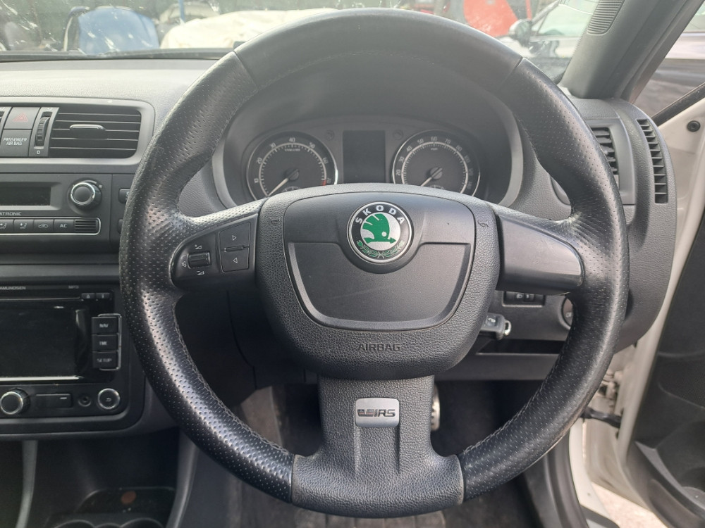 Volan kozni trokraki Skoda Fabia VRS F1 - Volani za automobile - OLX.ba