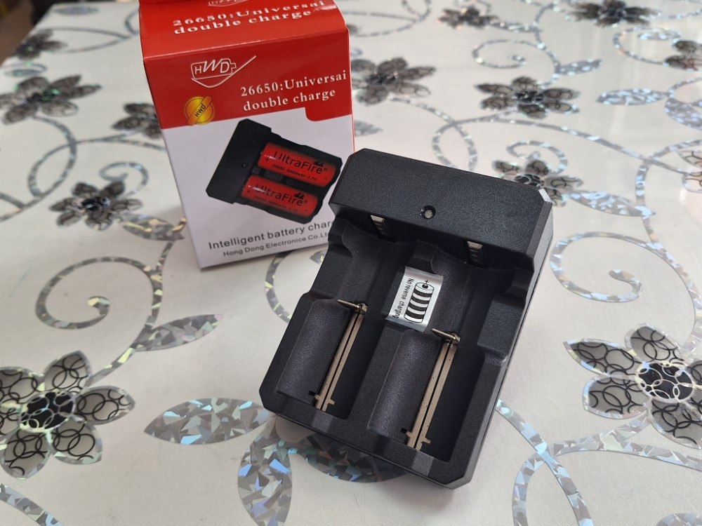 PUNJAČ ZA BATERIJE 26650 LI-ION UNIVERZALNI ADAPTER ZA PUNJENJE - Baterije i punjači - OLX.ba