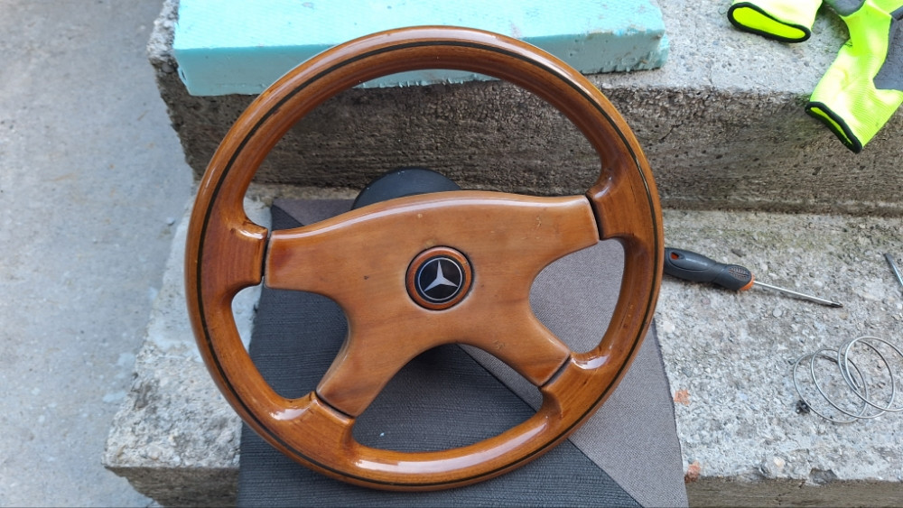 DRVENI VOLAN MERCEDES 190 124 - Volani za automobile - OLX.ba