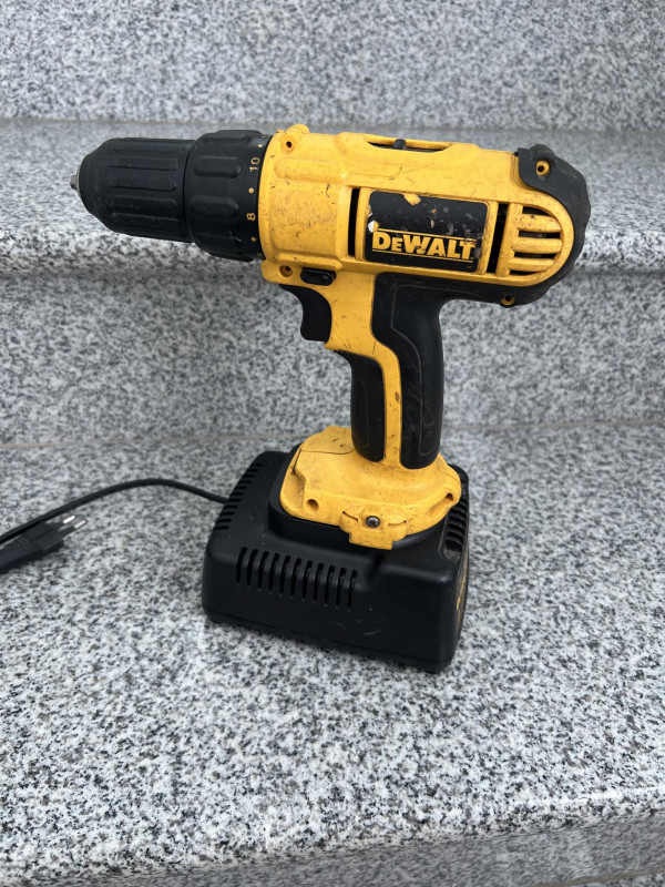 DeWalt aku bušilica dc740 12V i punjač - Bušilice - OLX.ba