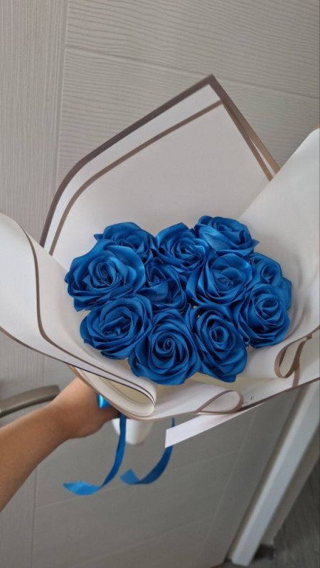 PLAVI BUKET SATENSKIH RUZA - Razni pokloni - OLX.ba