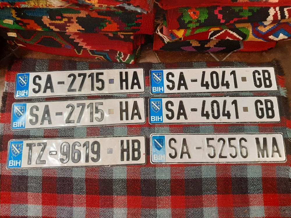 Stare tablice BiH, ljiljani, ljiljanke - Tablice za vozila - OLX.ba