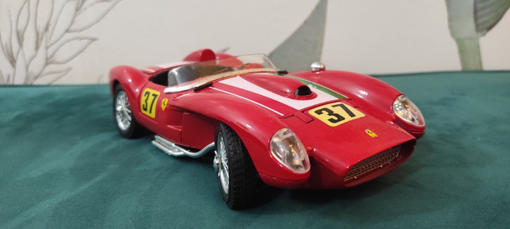 Velika maketa Ferrari 250 Testa Rossa autić auto igracka 1:18 - Autići ...