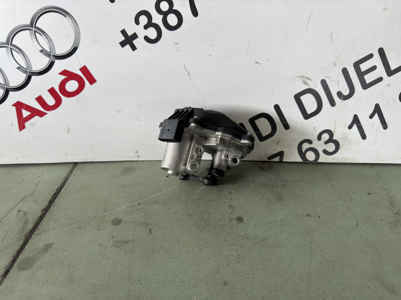 A6 4f motoric klapne usisa 2.0 03l129086 2010g 039 - Motorići i klapne ...