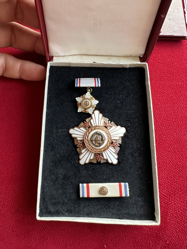 Orden Republike sa bronzanim vjencem SFRJ - Medalje i ordeni - OLX.ba