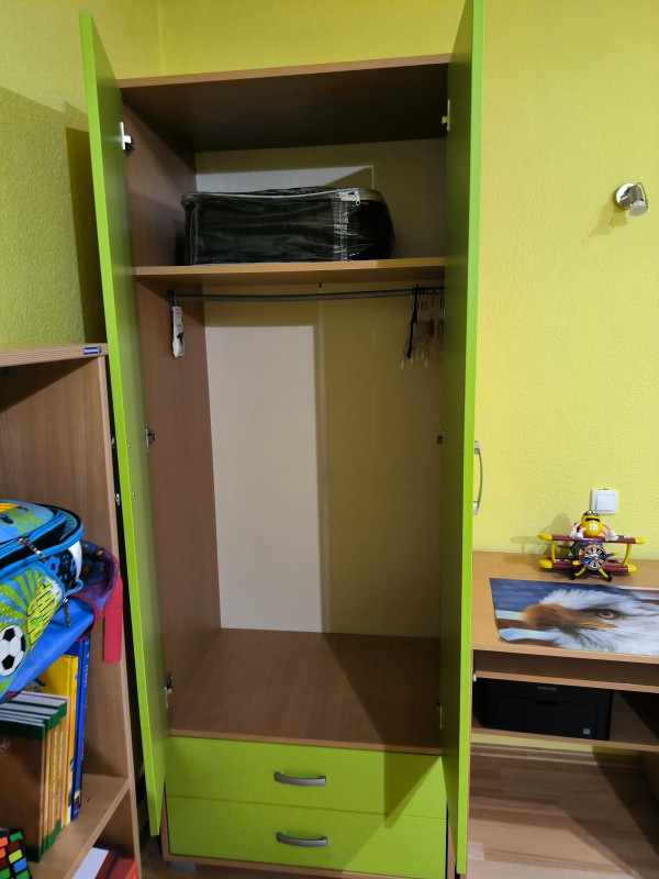 Dva ormana dva radna stola plus krevet (djecija soba ) - Ormari/Plakari - OLX.ba