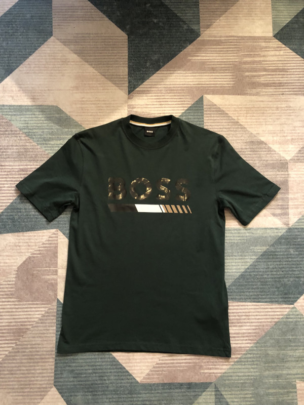Hugo Boss majica (S-M) - Majice i košulje za muškarce - OLX.ba