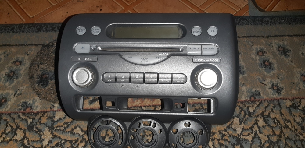 Cd player za auto Honda jazz ,Fit ,city - CD/DVD/MC/Radio player za automobile - OLX.ba