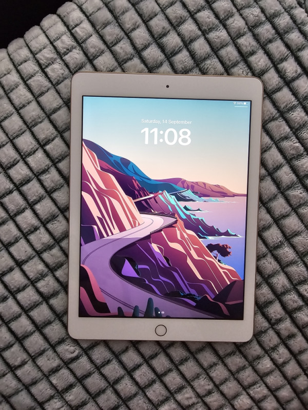 Ipad 5 generacija - Tablet PCs - OLX.ba
