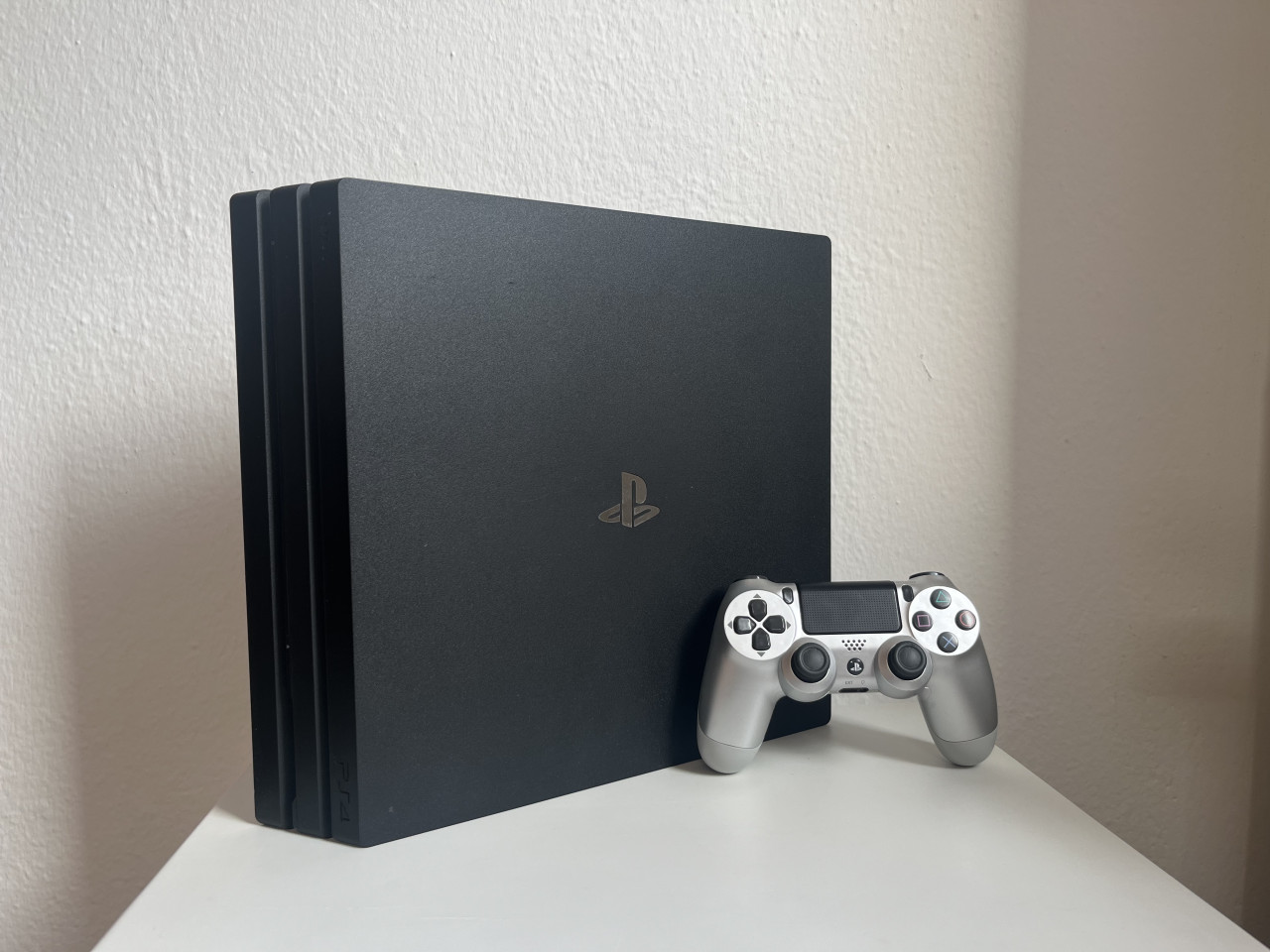 Playstation 4 PS4 Pro 1TB - Konzole - OLX.ba