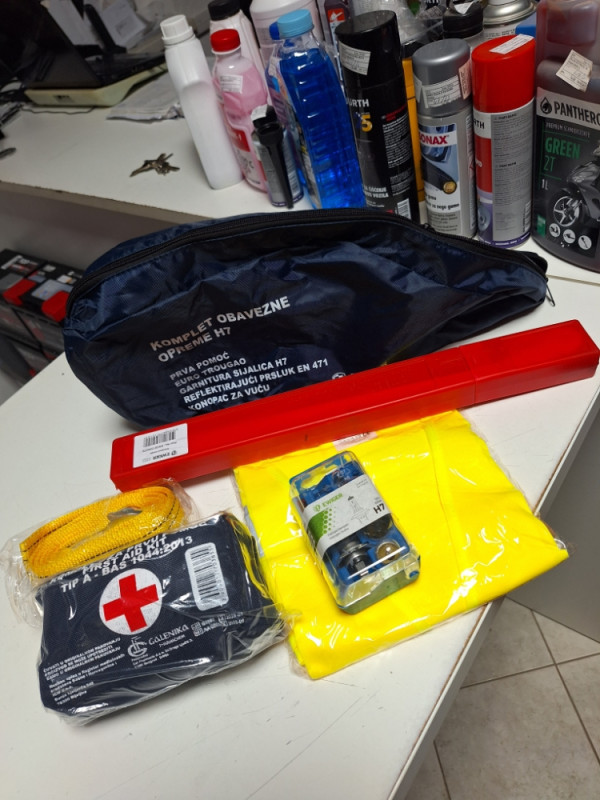 SET OBAVEZNE OPREME PRVA POMOC KOMPLET SET - Alat i pribor za ...