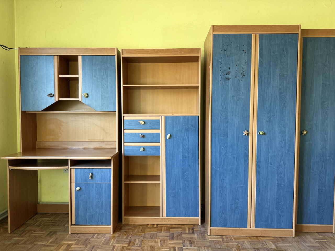 Djeciji ormar i radni sto- poklanjam - Dječiji - OLX.ba