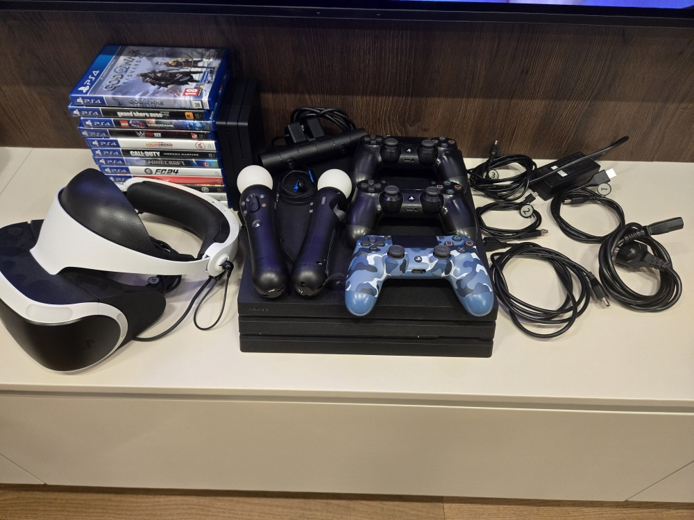 Sony PS4 Pro 1TB, plus VR, 3 dzojsita, 2 palice, 12 igrica, MINT ...