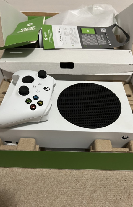 Xbox Series S 4K 120 Hz, kao PS5 bez diska, najmanja konzola - Konzole ...