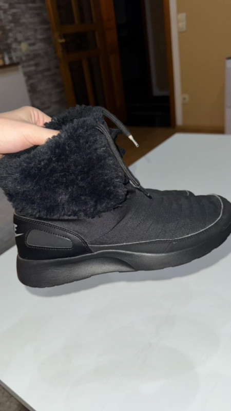 Nike žense duboke cipele/cizme Br.38/39 *Novo* - Cipele i Gležnjače za ...