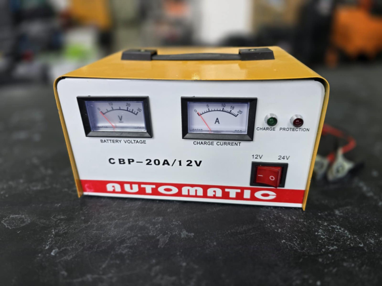 BRZI PUNJAC ZA AKUMULATOR 20A - Alat i pribor za automobile - OLX.ba