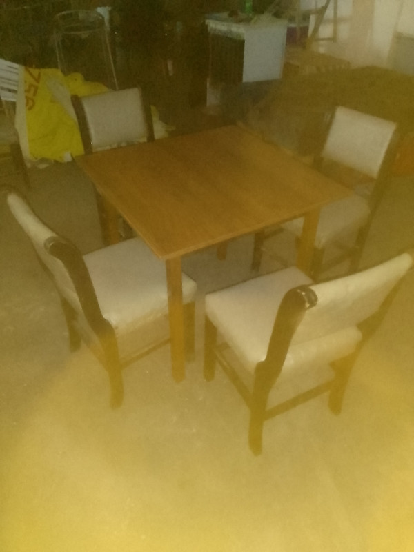 Kafanski sto i stolice 10 kompleta - Namještaj za ugostiteljstvo - OLX.ba